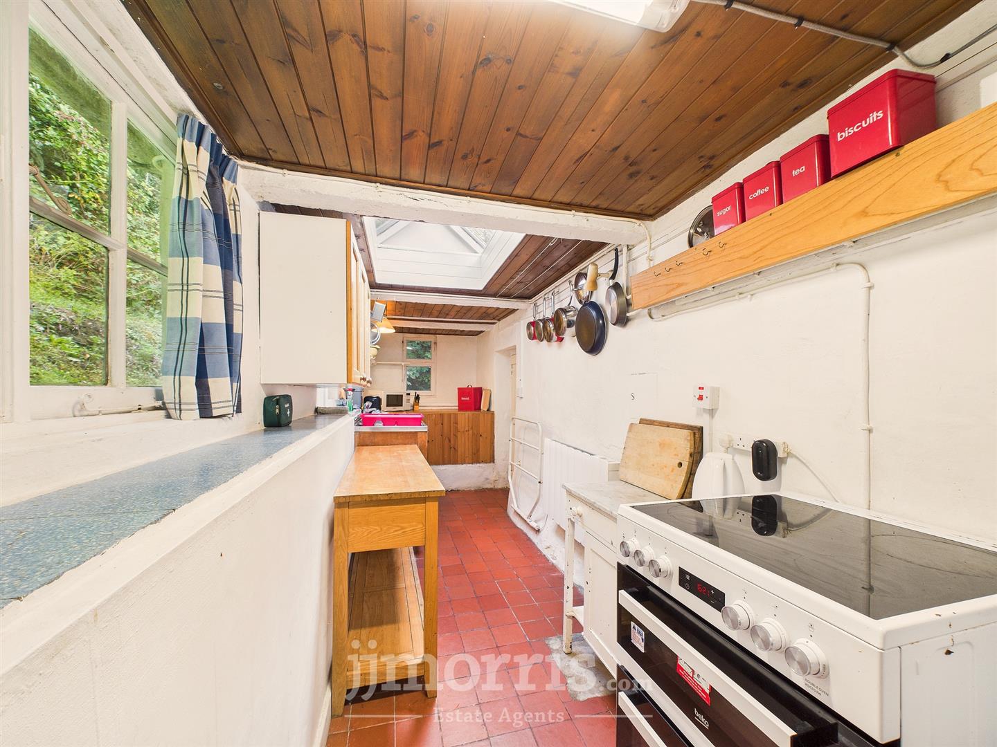 Cwmllan, Pontfaen, Fishguard – JJMorris